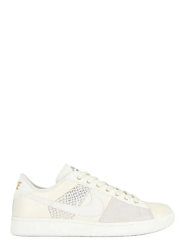 Nike Classic Cs Prm Wtch Bnd Sneakers - Pale Ivory