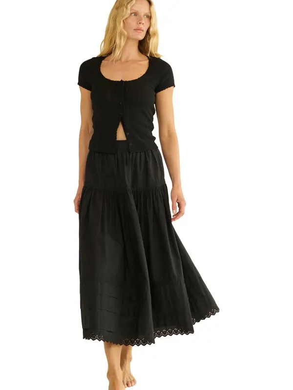 DÔEN Lara Tee With Scalloped Neckline And Mother-of-pearl Buttons - Black
