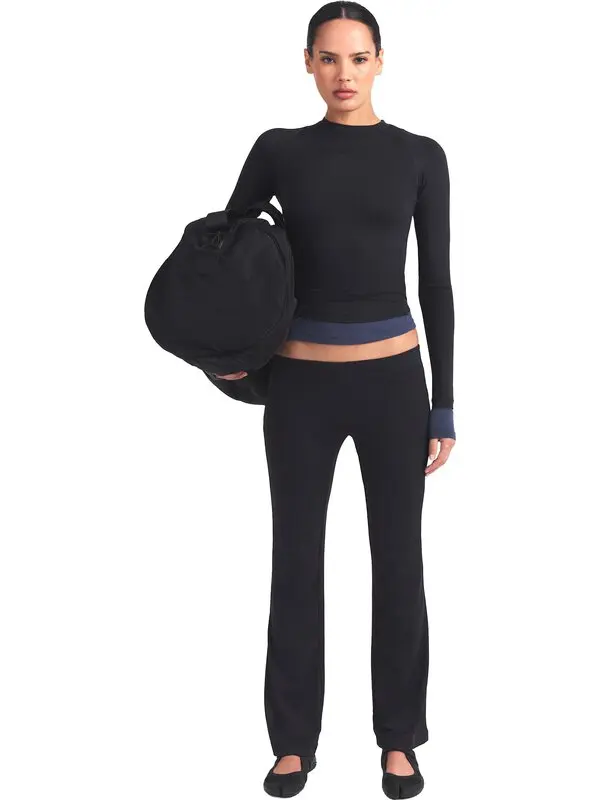 Nike Skims Airy Low-rise Mini Flare Pant - Black