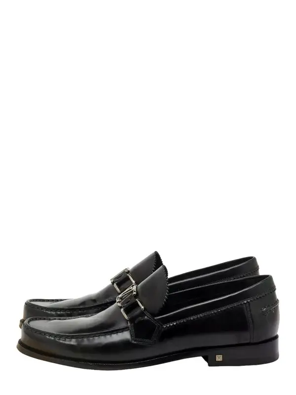 LOUIS VUITTON Logo Plaque Loafers - Black