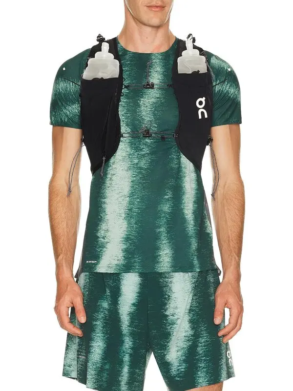On Ultra Vest Pro - Black