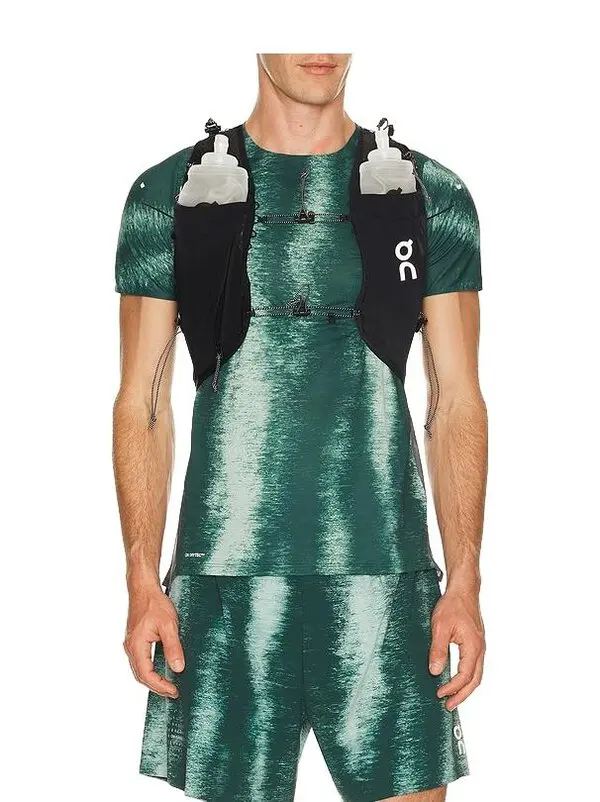 On Ultra Vest Pro - Black