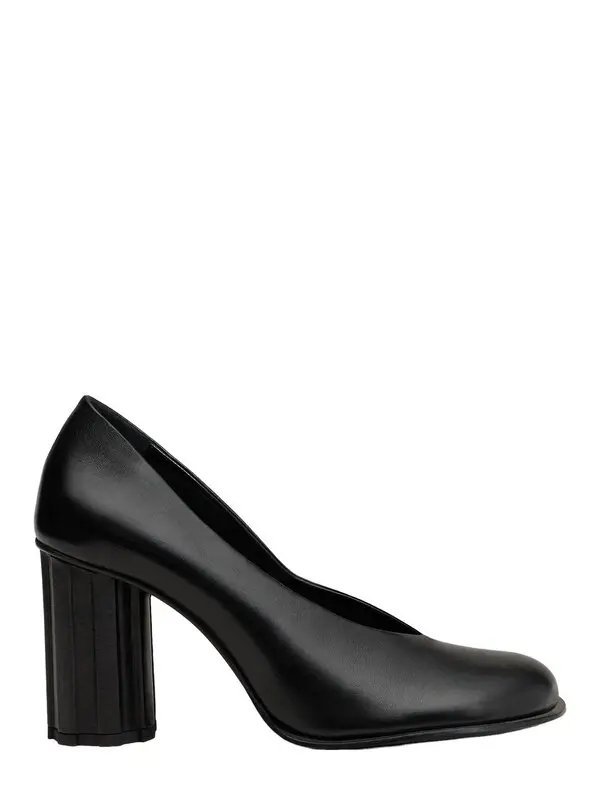 AMI Paris Anatomical Toe Piano Pumps - Black