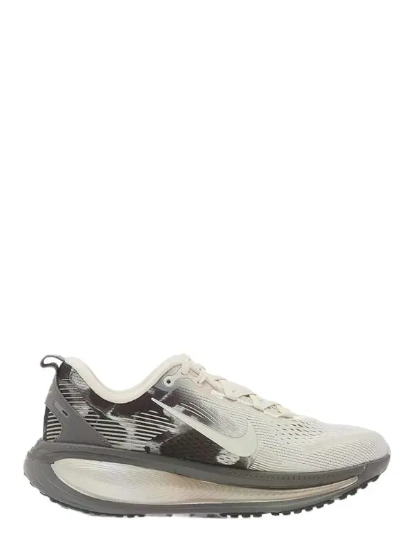 Nike Vomero 18 Se Lace-up Sneakers - Neutrals