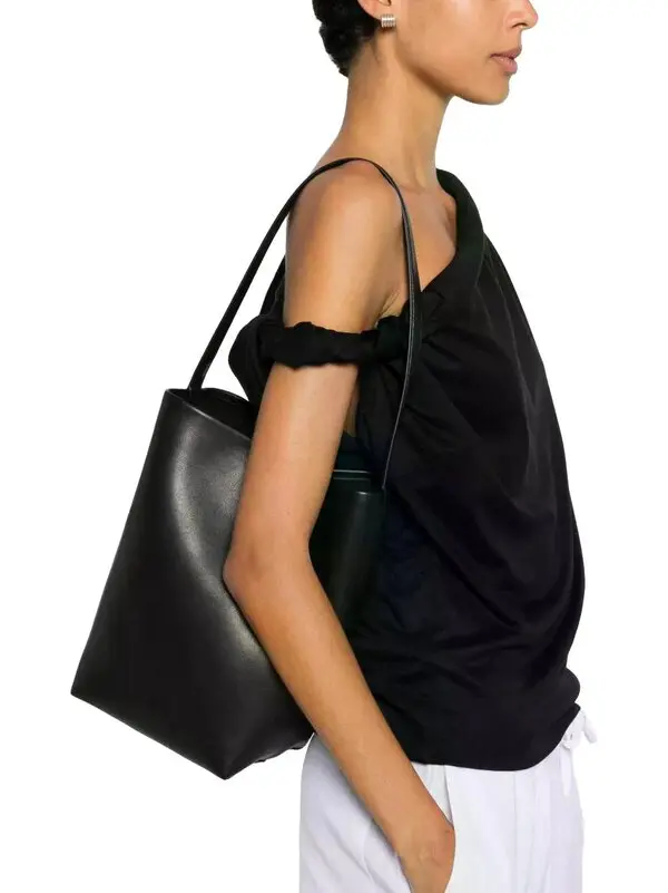 THE ROW Smooth Grain Leather Shoulder Bag - Black
