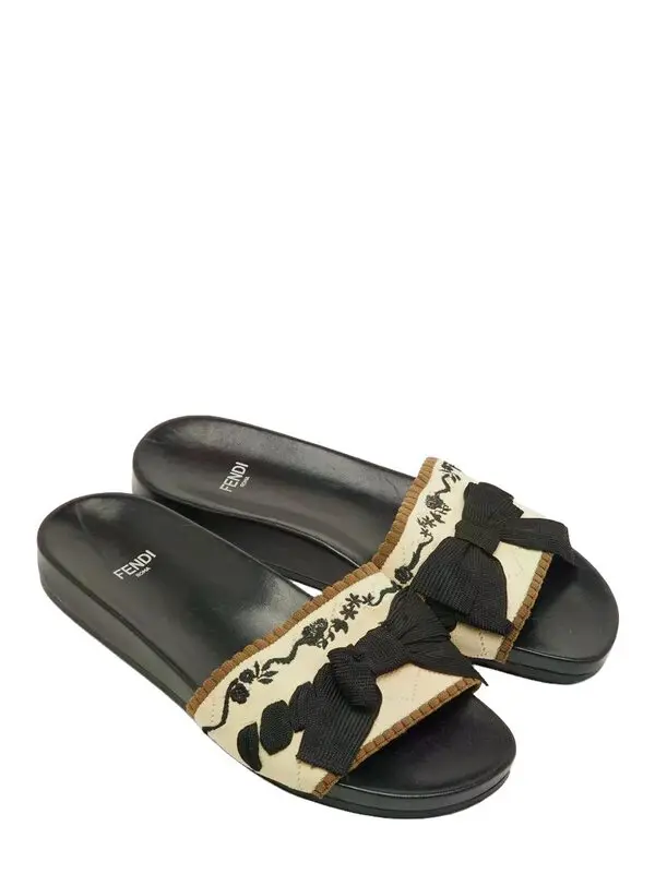 Fendi Knit Sandals With Bow Detailing - Neutrals