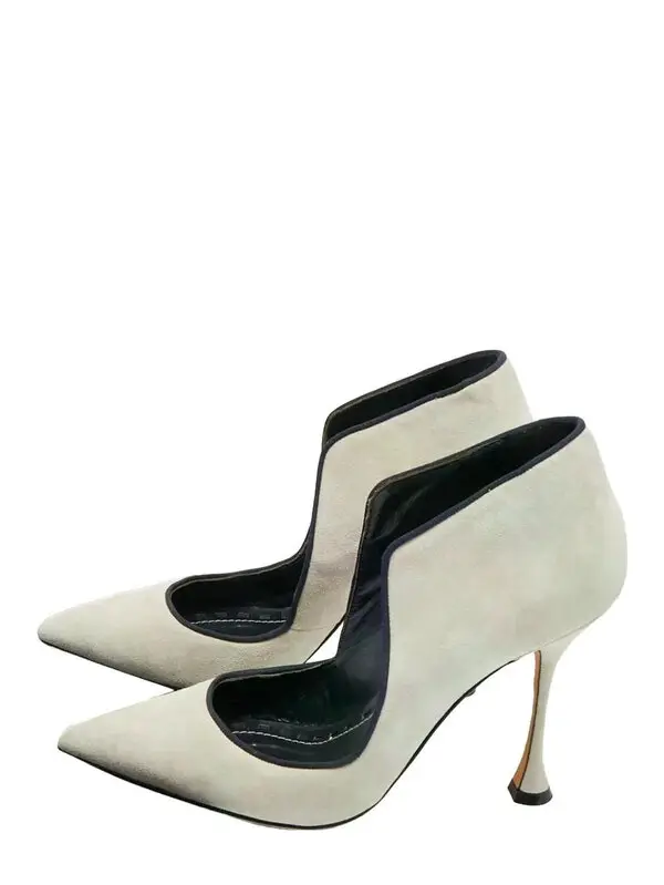 Manolo Blahnik Suede Pointed-toe Pumps - Grey
