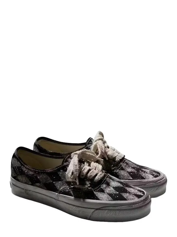 VANS Authentic Paurain Low Top Sneakers - Black/white