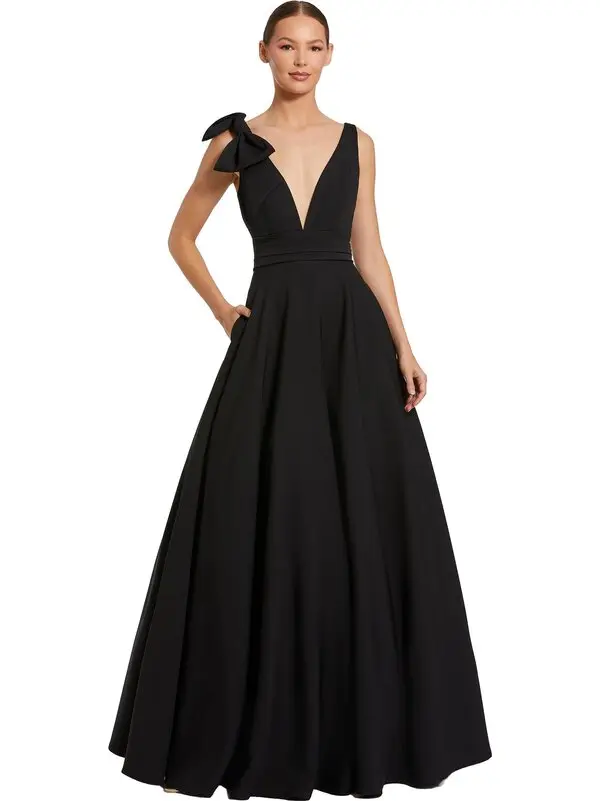Mac Duggal Petite Sleeveless Plunge Neck Ball Gown With Bow Detail - Black