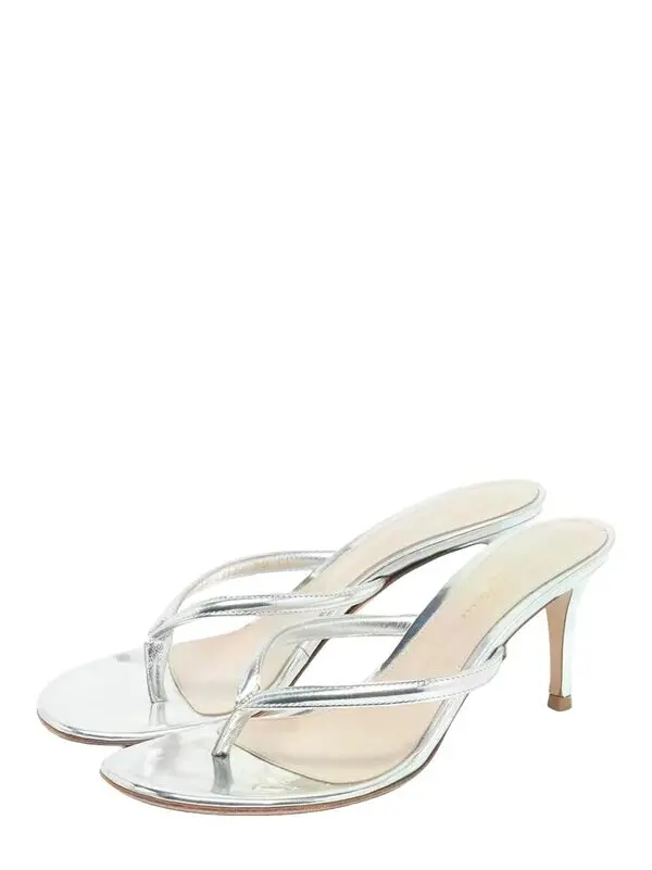 GIANVITO ROSSI Calypso Metallic Leather Thong Sandals - Silver