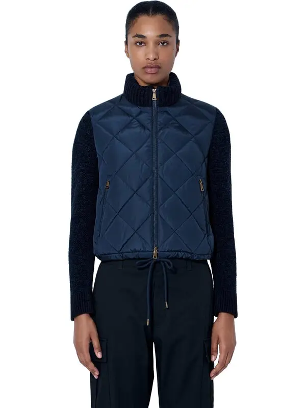 Moncler Diamond Quilted Jacket With Zip Fastening - Blue