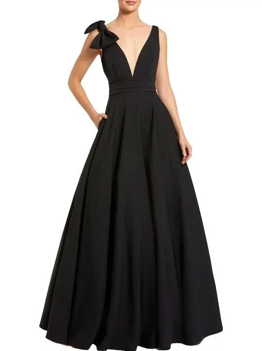Mac Duggal Sleeveless Plunge Neck Ball Gown With Bow Detail - Black
