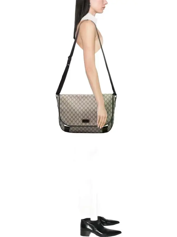 Gucci Gg Supreme Messenger Bag - Neutrals