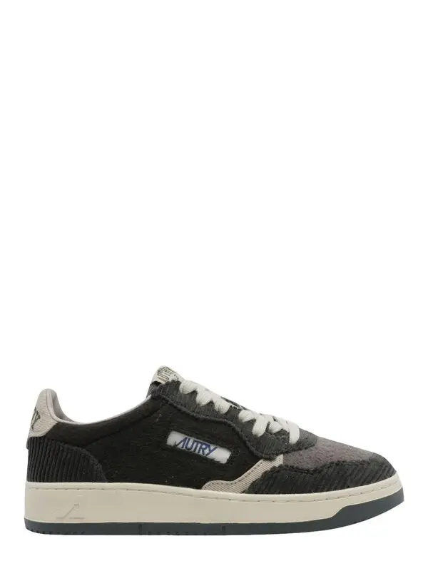 AUTRY Medalist Low Trainers In Smooth Calfskin With Perforated Toe And Lace Up Detail - Black 2