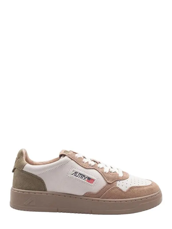 AUTRY Medalist Low Trainers In Smooth Calfskin With Perforated Toe And Lace Up Detail - Ocher