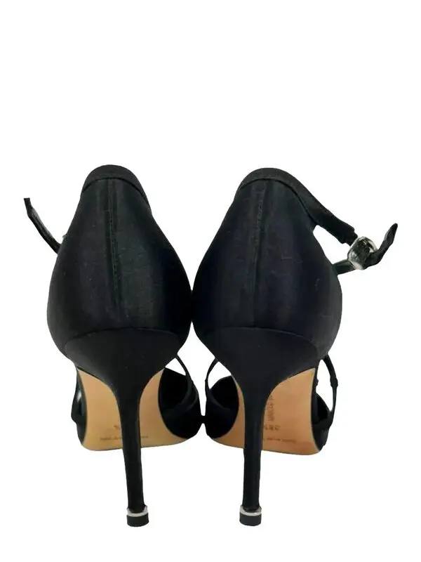 Manolo Blahnik Seneca Crystal-embellished Pumps - Black