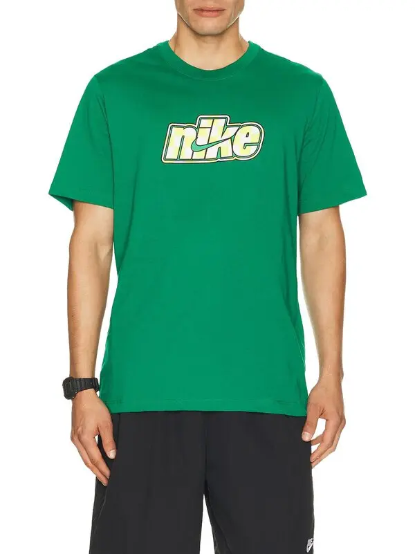 Nike Nsw Tee Std Celebrate Sport In Green - Malachite