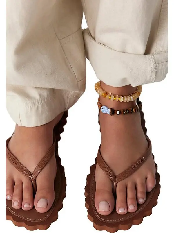 BRIZZA AREZZO Scalloped Flip Flops - Brown