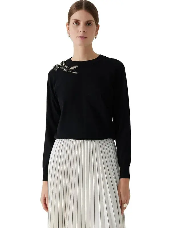 EXQUISE Afsaneh Hand-embroidered Crewneck Knit Blouse - Black