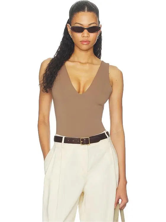 Good American The Sculpting Deep V Bodysuit - Nude