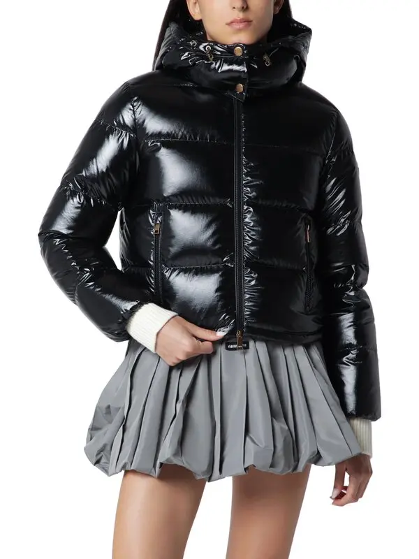 Moncler Niveole Cropped Down Jacket In Glossy Nylon - Black