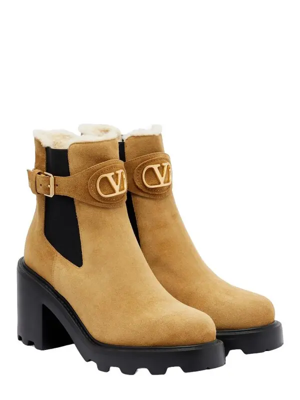 Valentino Garavani Beatle Vlogo Suede Ankle Boots - Beige