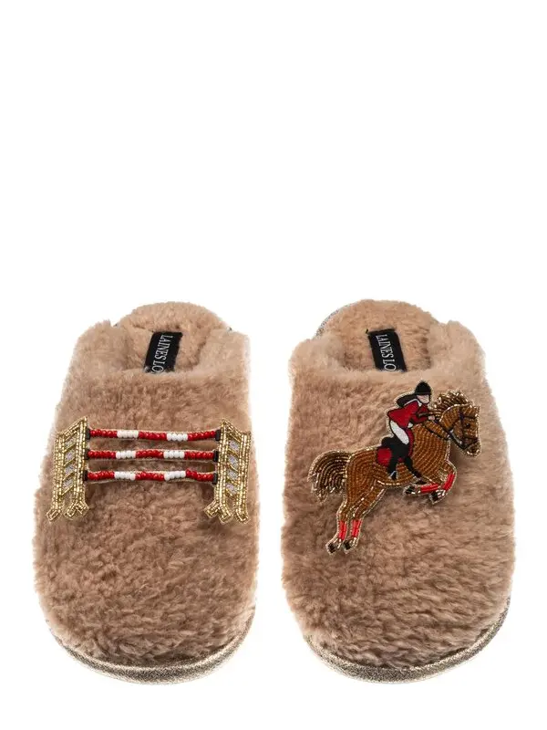 LAINES LONDON Teddy Closed Toe Slippers With Horse Brooch Embellishment - Brown