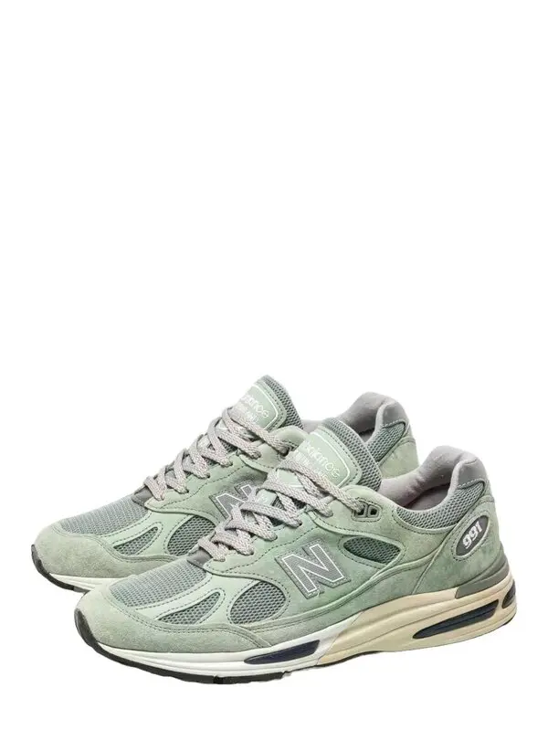 NEW BALANCE 991v2 Sneakers - Green