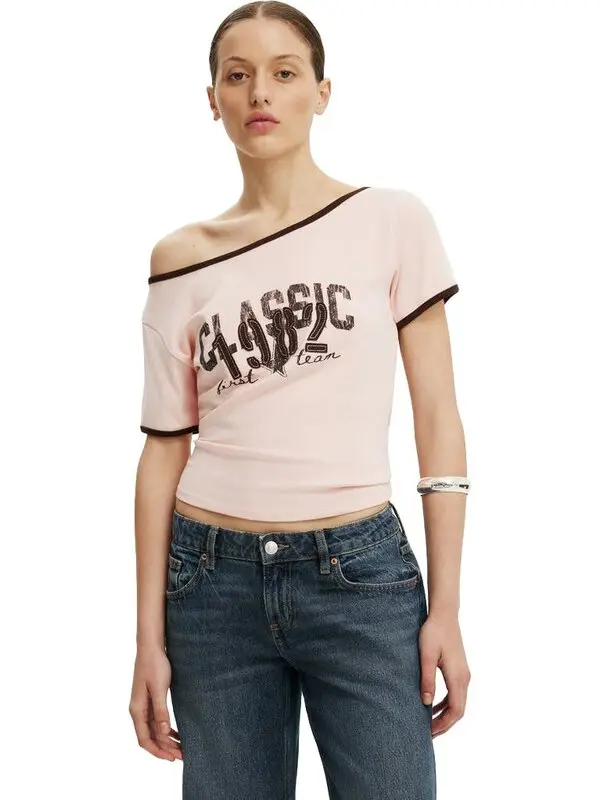 COTTON ON Off Shoulder Graphic Tee - 1982 Cherry