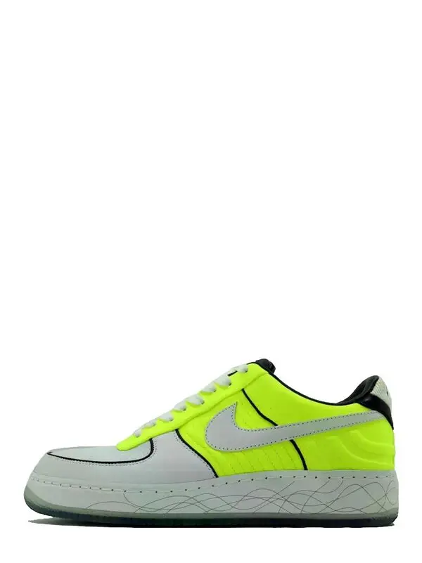 Nike Logo Perforated Toe-box Sneakers - Yellow