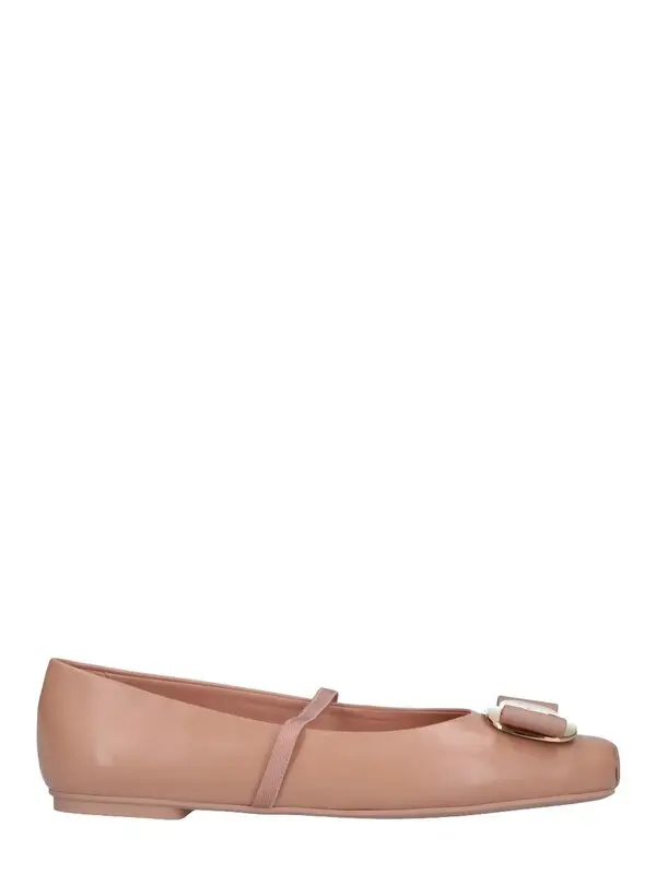 FERRAGAMO Elegant Leather Flat Shoes With Buckle Detailing - Beige