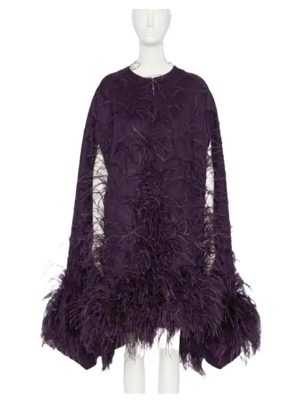 Valentino Garavani Feather Detailed Crewneck Cape - Black