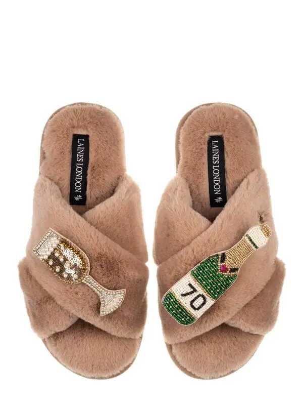 LAINES LONDON Embellished Faux Fur Cross Strap Slippers With Champagne And '70' Brooches - Brown