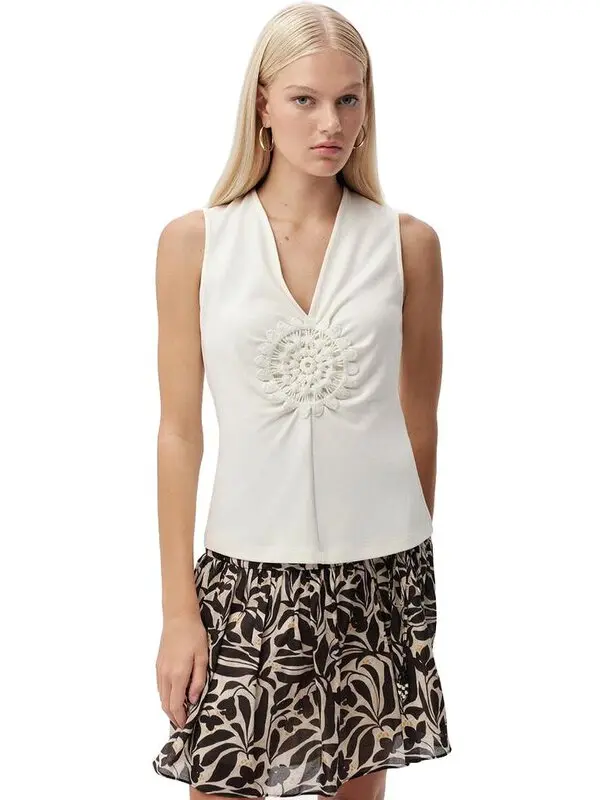 EXQUISE Sleeveless V-neck Knit Blouse With Lace Detailing - Ecru