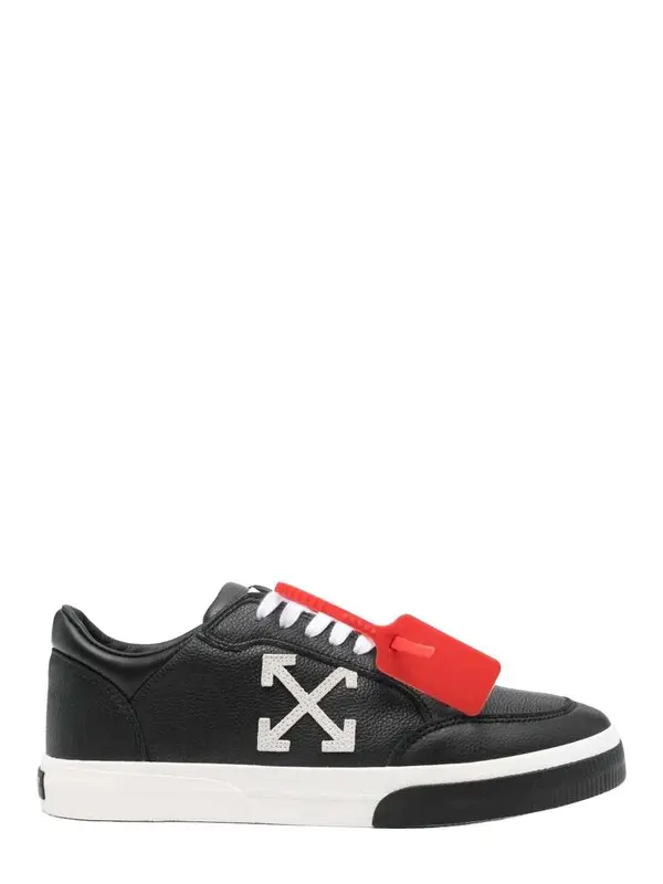 Off-White Low Vulcanized Sneakers With Arrows Motif - Black