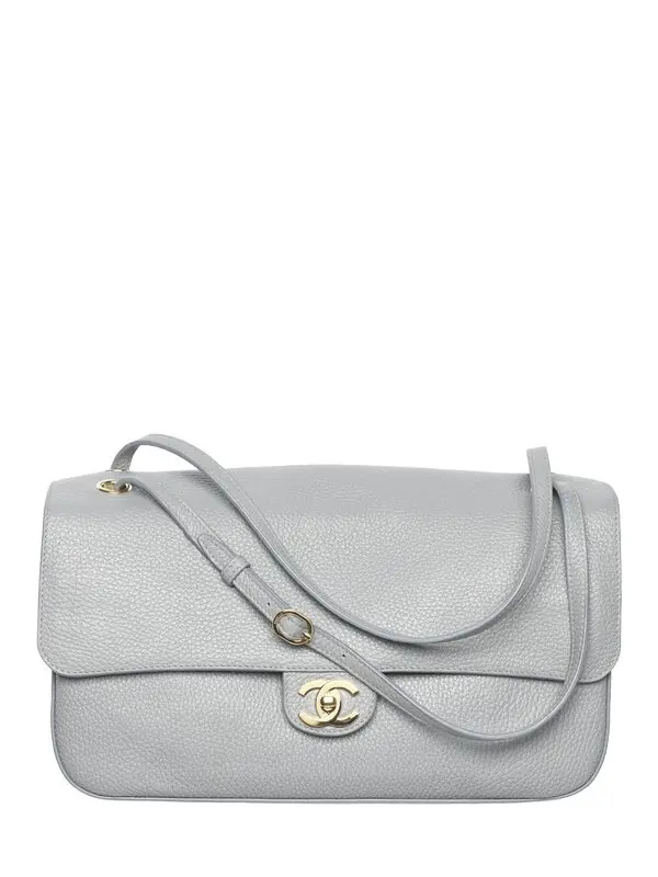 Chanel Maxi Flap Bag In Grained Calfskin - Gray