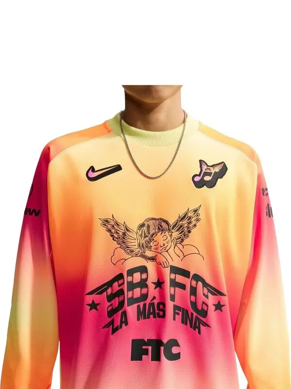 Nike Graphic Print Long Sleeve T-shirt - Hyper Pink