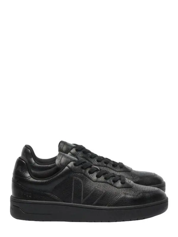 VEJA V-90 Grained Oiled Leather Low-top Sneakers - Black