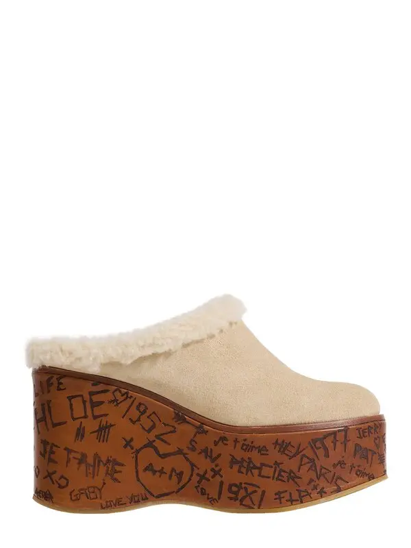 Chloé Platform Clogs With Sheepskin Lining And Graffiti Detail - Light Sand