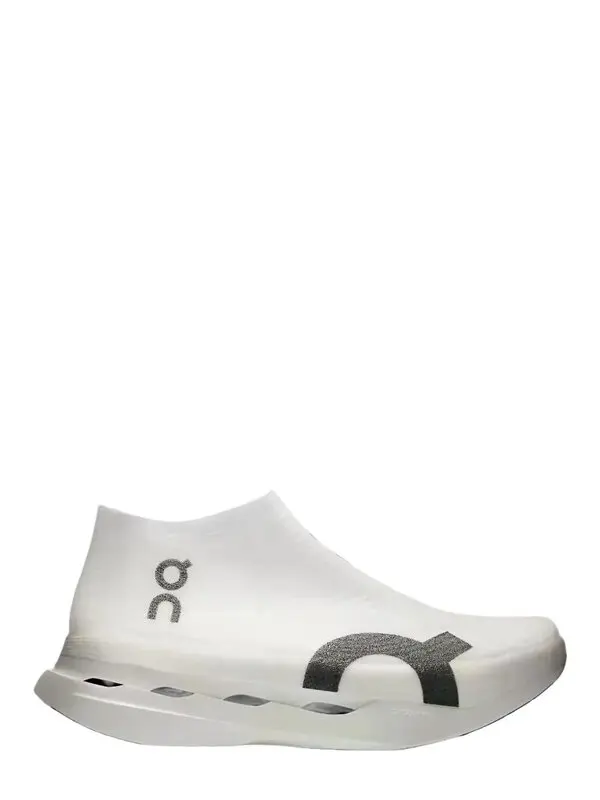 On Lightspray Cloudboom Strike Sneakers - White