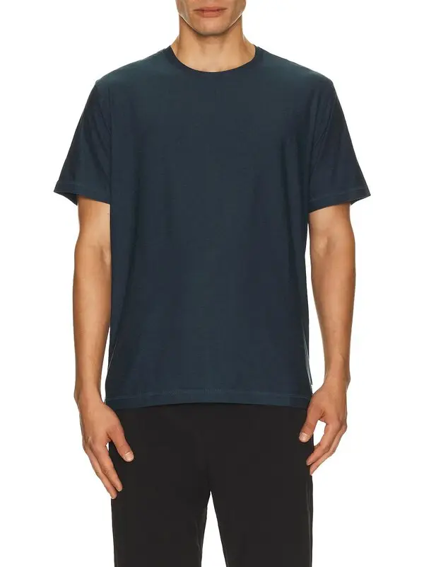 Vuori Strato Tech Tee In Red - Navy Heather