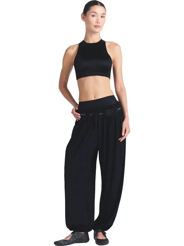 SKIMS High Neck Bra | Black | | Nike Satin Shine - Obsidian