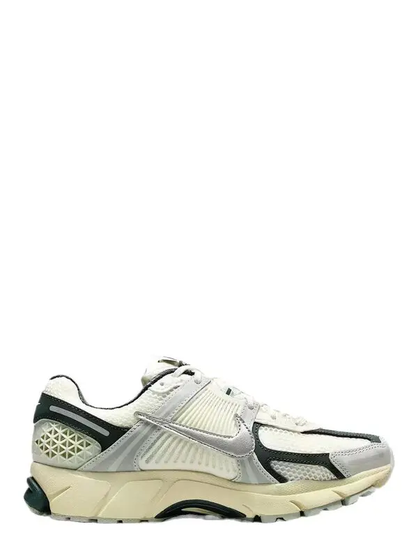 Nike Zoom Vomero 5 Sneakers - Neutrals