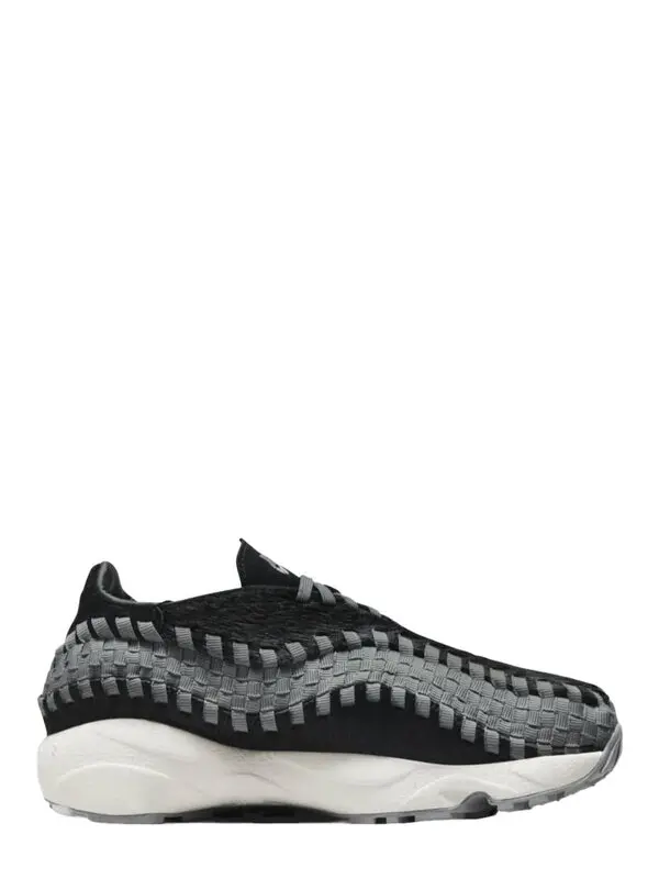 Nike Logo Detailed Lace-up Sneakers - Black