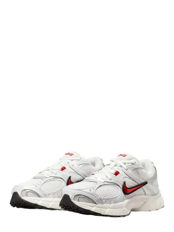 Nike V5 Rnr Sneakers With Reflective Design Accents - White