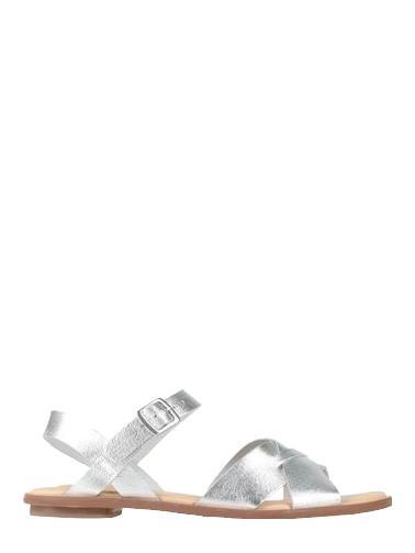 Clarks Metallic Leather Sandals With Buckle Fastening - Silver