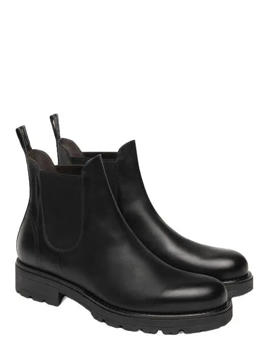 NEROGIARDINI Leather Chelsea Boots With Lug Sole - Black