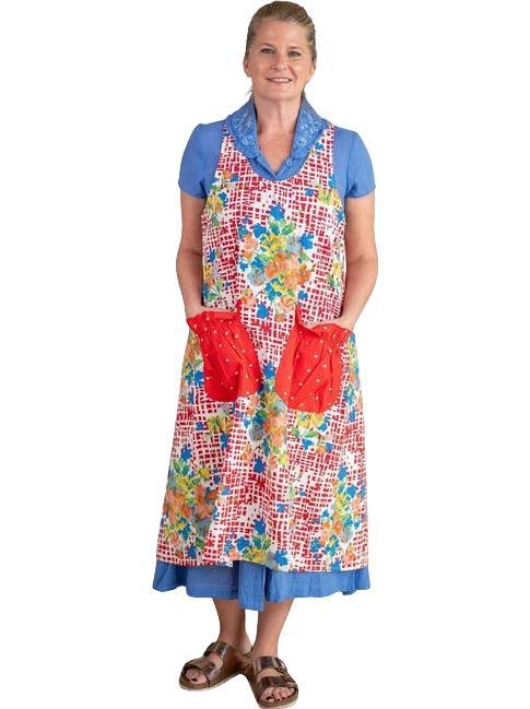 MODERN PRAIRIE Lisbon Rose Farmhouse Apron - Red