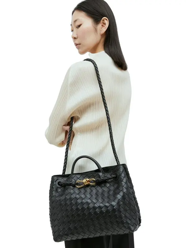 Bottega Veneta Medium Andiamo Handbag - Black