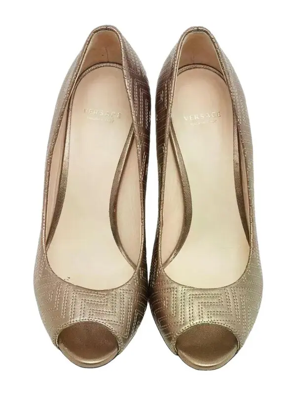 Versace Peep-toe Pumps With -tone Greca-pattern Detailing - Gold